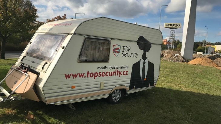 Mobilní security roboti vs. fyzická ostraha - ESTAV.cz